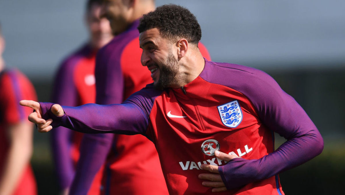 #KyleMadeMeDoIt: Kyle Walker Issues Hilarious Valentines Day Challenge ...