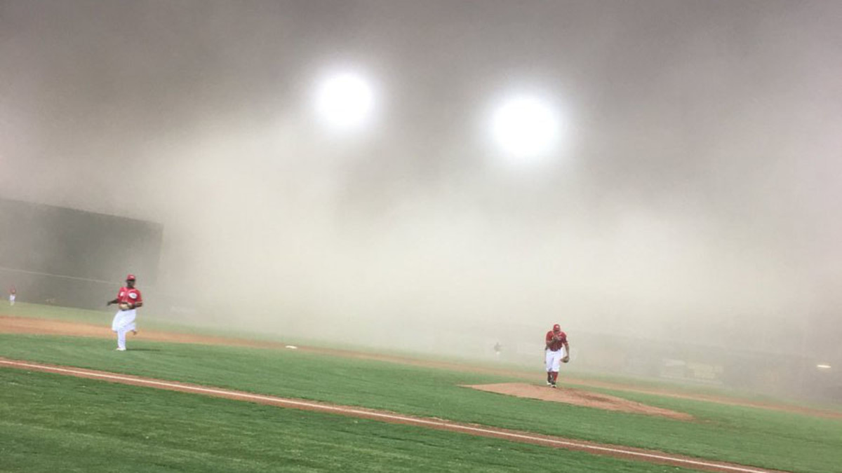 Dust storm in Arizona hits baseball game (video) - Sports Illustrated
