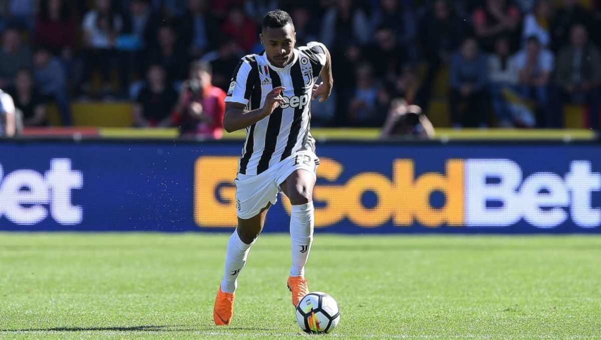 Alex Sandro: Juventus offers 5-year deal to ward off Man United ...