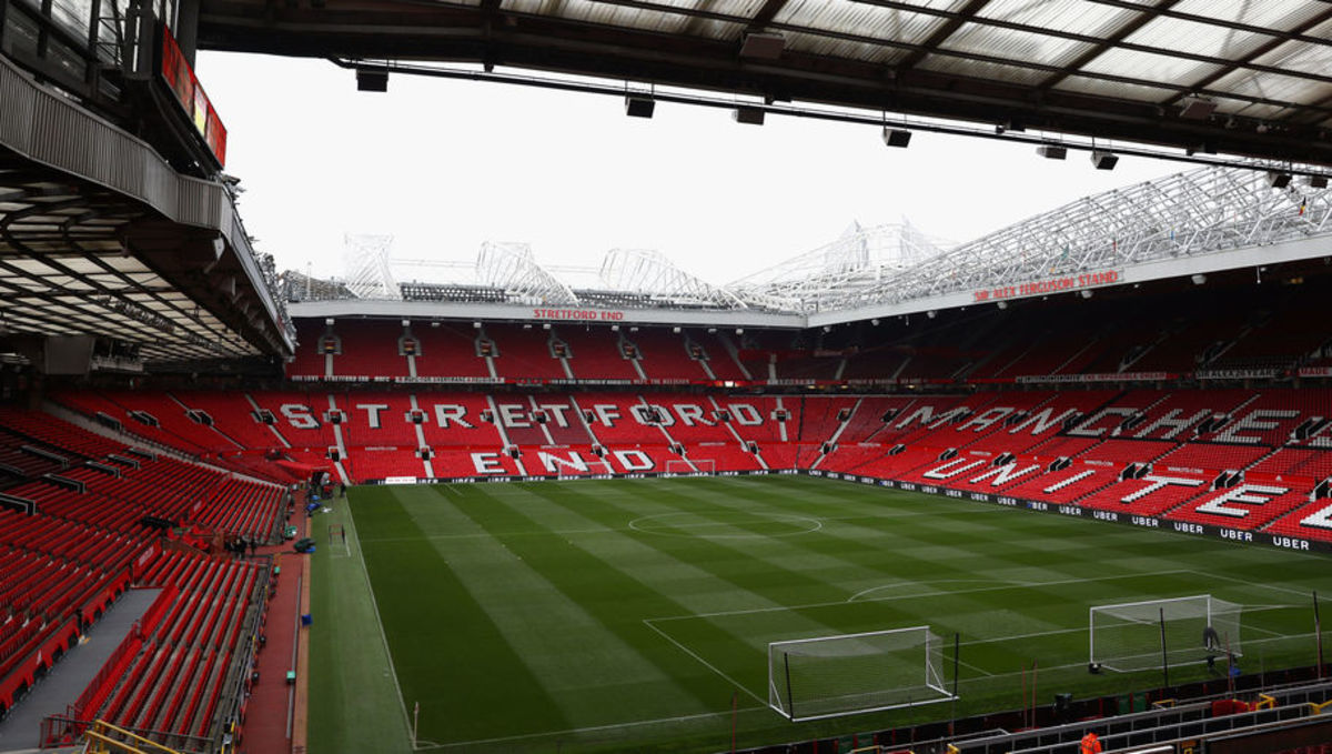 Manchester United Facing PR Disaster as Row Over Failure to Pay Living ...