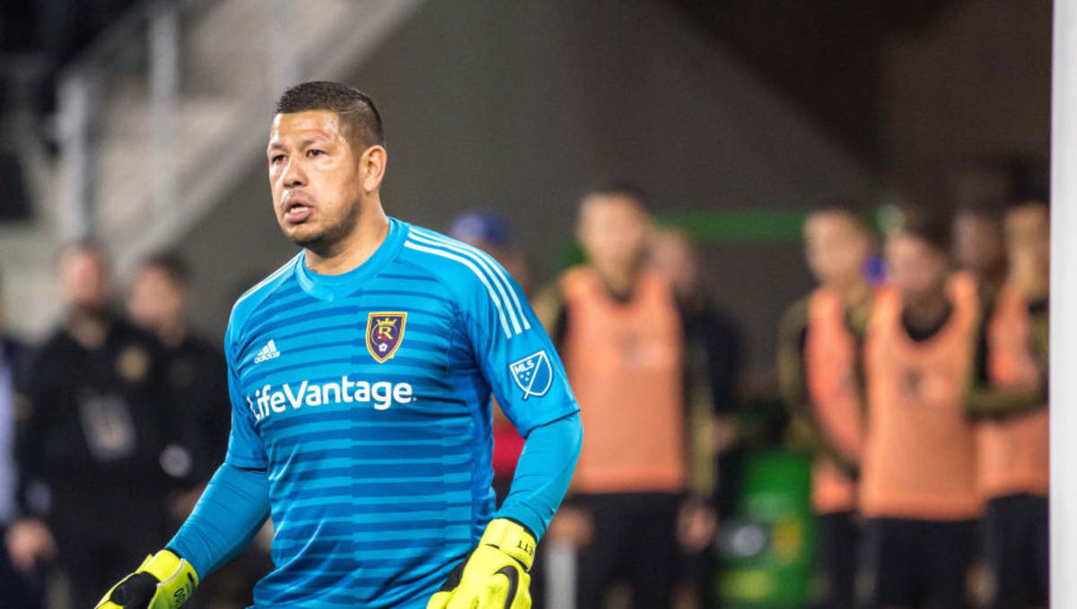 LAMENTABLE: Guardameta del RSL fue agredido por la afición de Los ...