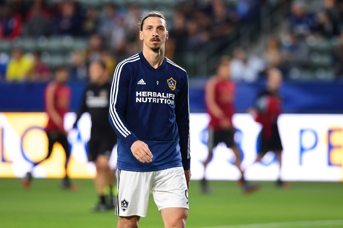 PHOTO: LA Galaxy's Zlatan Ibrahimovic Wows As He Audaciously Controls ...