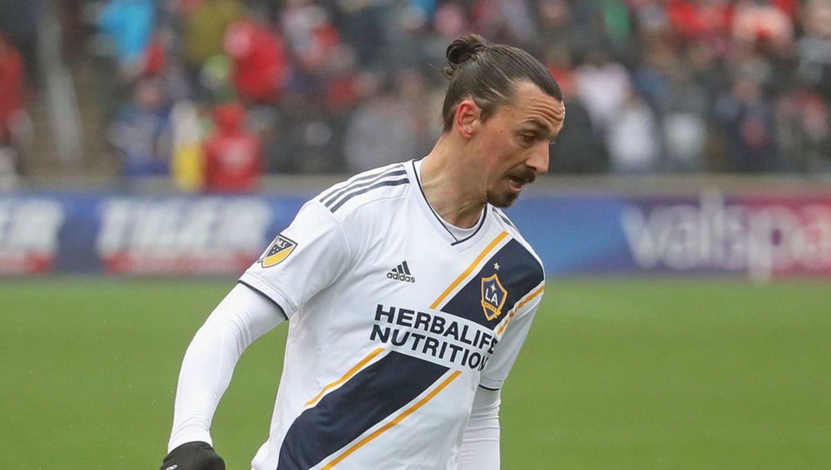 PHOTO: LA Galaxy's Zlatan Ibrahimovic Wows As He Audaciously Controls ...