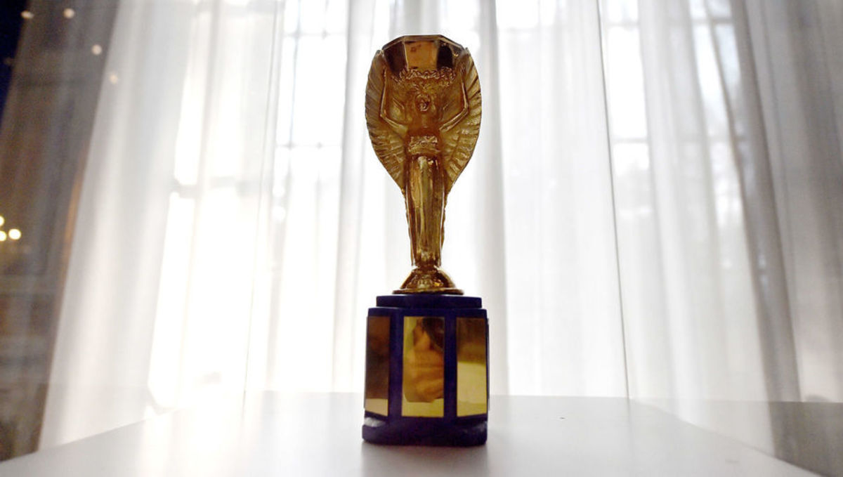 World Cup Countdown: 13 Weeks to Go - The Story of Pickles the Dog ...