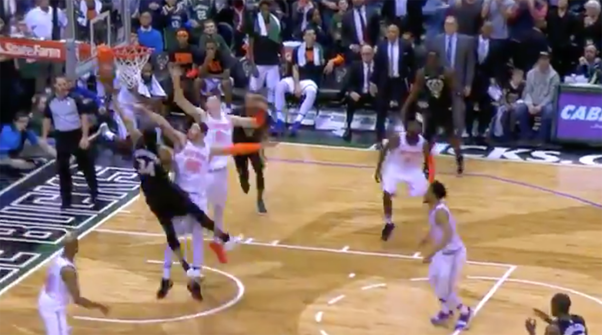 Bucks-Knicks: Giannis Antetokounmpo hits game winner - Sports Illustrated
