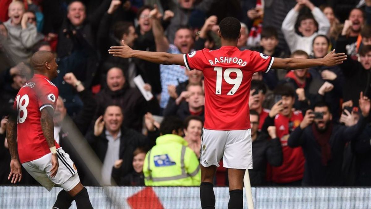Marcus Rashford Presents His Mum With Man of the Match Award for Mother ...