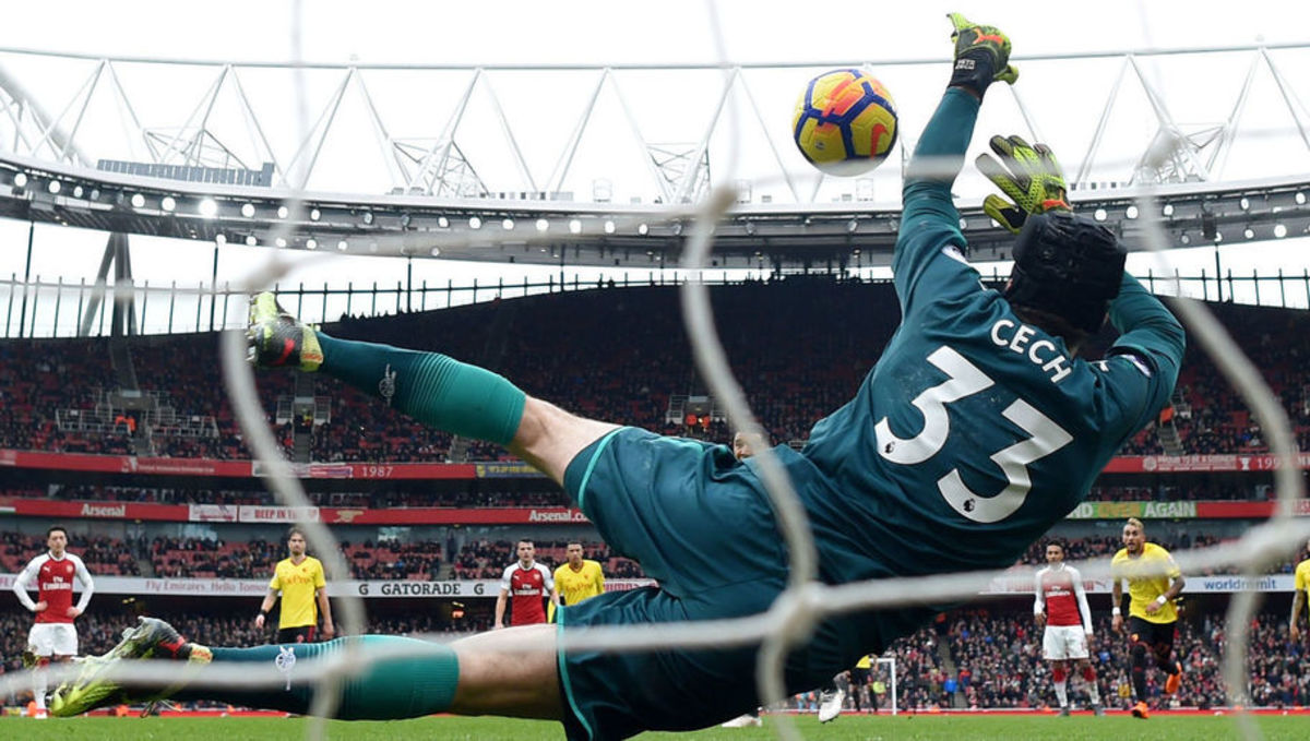 Arsenal Goalkeeper Petr Čech Returns to Training Ahead of Europa League ...