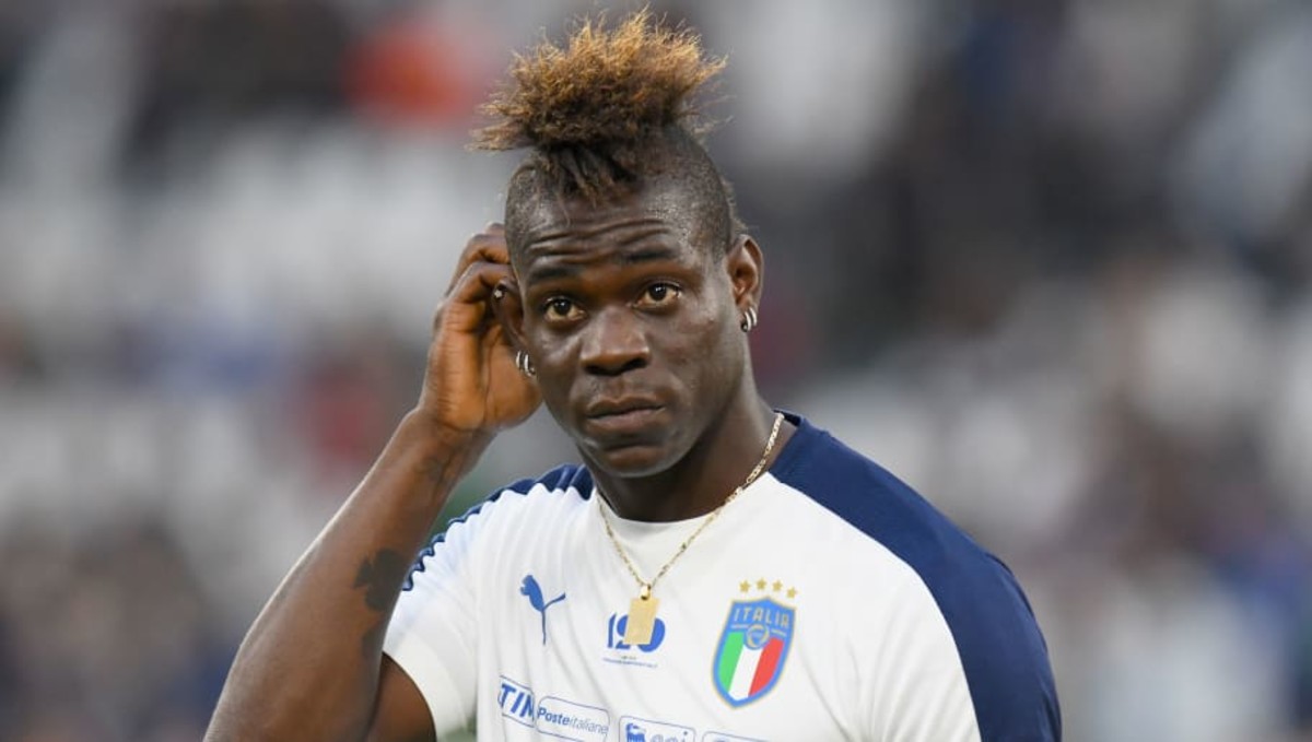 6 of the Biggest Pranksters in Football - Sports Illustrated