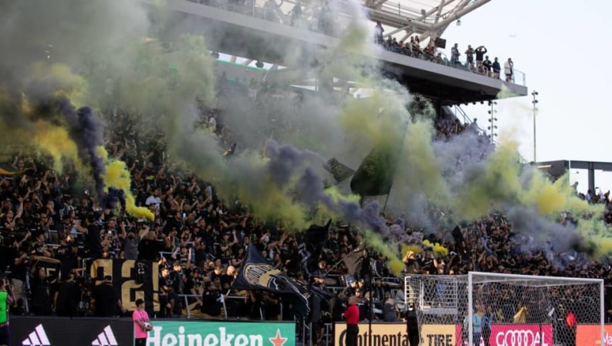 WOW: La fiesta que hacen los fans del LAFC en la tribuna tiene a todos ...