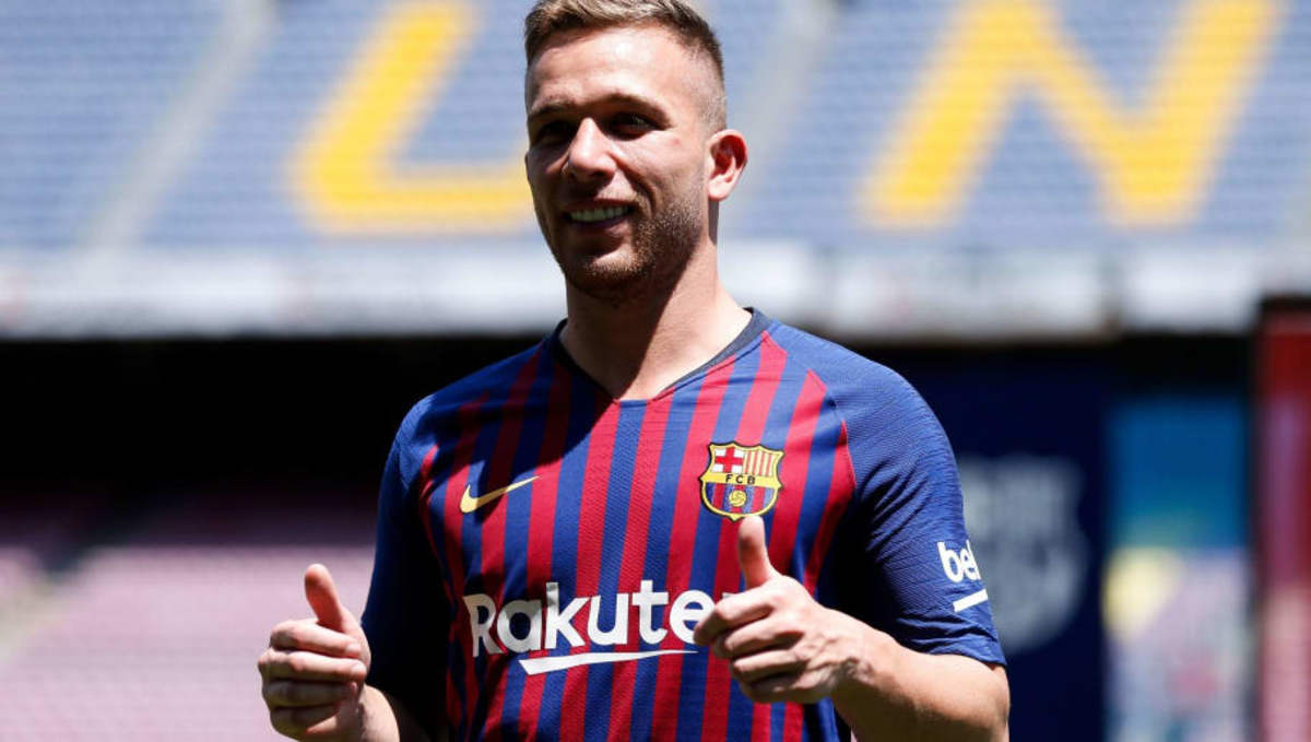 Arthur: Barcelona's new star honored with Xavi comparison - Sports ...
