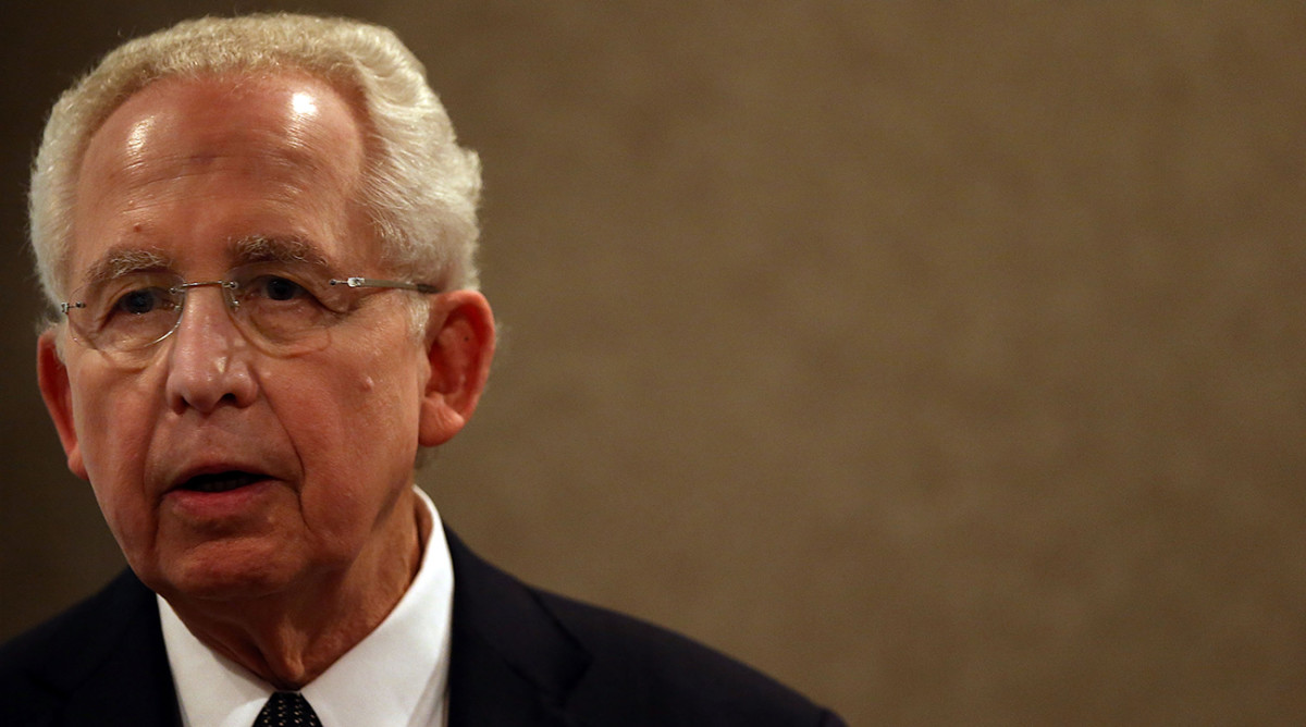 Mike Slive: Former SEC commissioner dies at 77 - Sports Illustrated