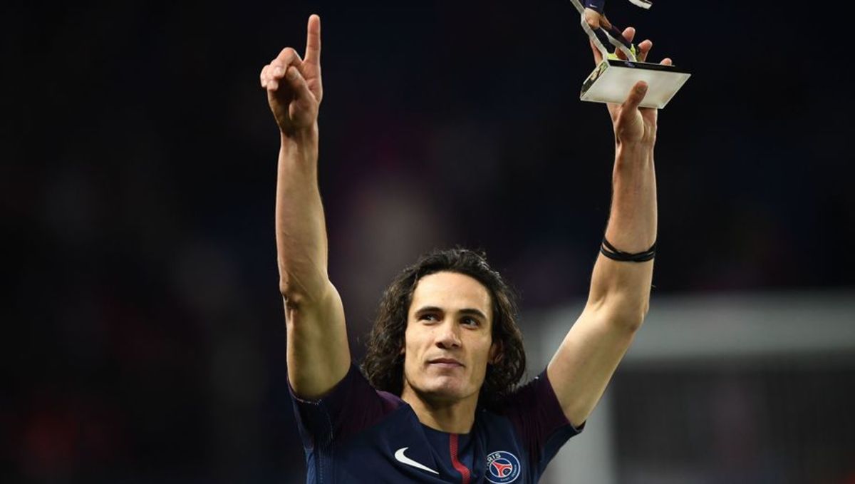 VIDEO: Edinson Cavani Gifted Unusual Trophy After Breaking PSG ...