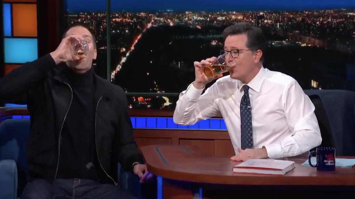 Tom Brady drinks beer on Stephen Colbert show (video) - Sports Illustrated