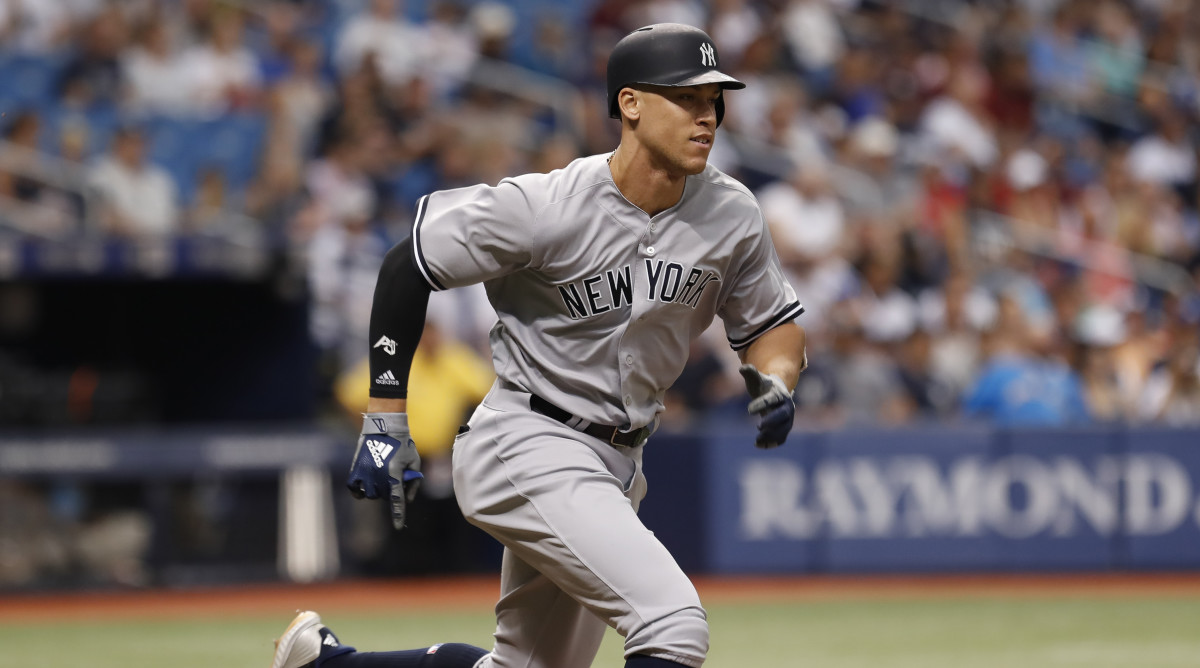 Aaron Judge plays catch with young fan in outfield (VIDEO) - Sports ...