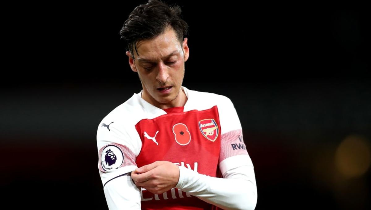 Arsenal Legend Alan Smith Questions Mesut Ozil's Physicality Ahead of ...