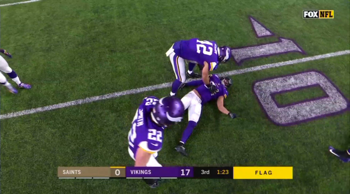 Vikings' Andrew Sendejo knocked out by Michael Thomas hit - Sports ...