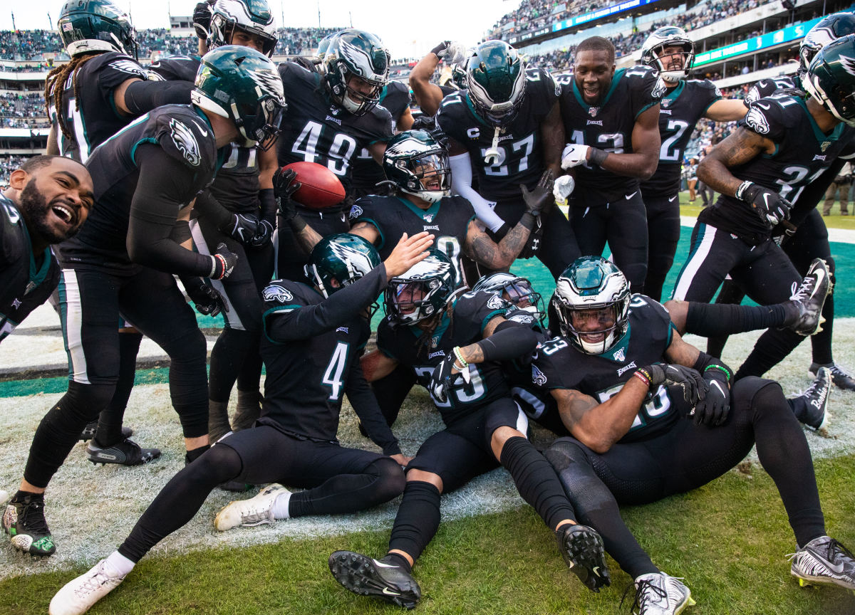 Eagles Bounce Bears, 22-14, Head into Bye Week - Sports Illustrated ...