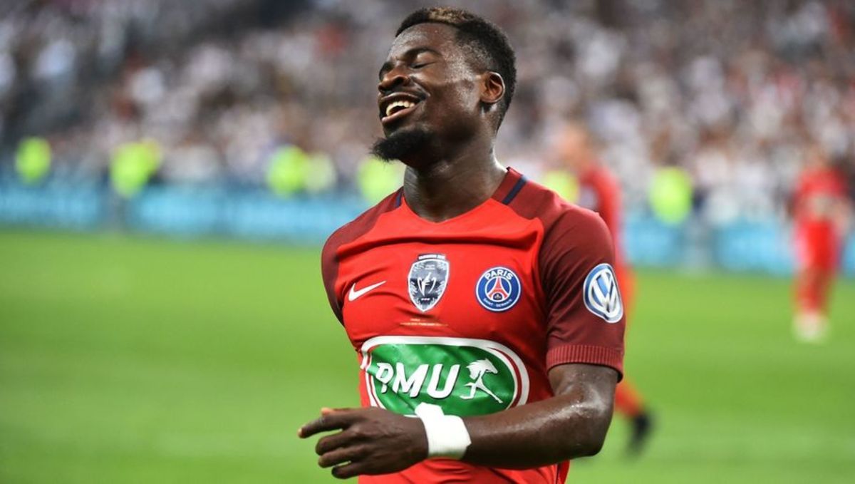 Serge Aurier Completes Spurs Medical, Transfer Rests on Work Permit ...
