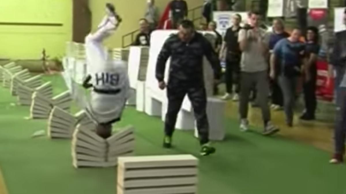 Taekwondo fighter breaks 111 bricks with his head (video) - Sports ...