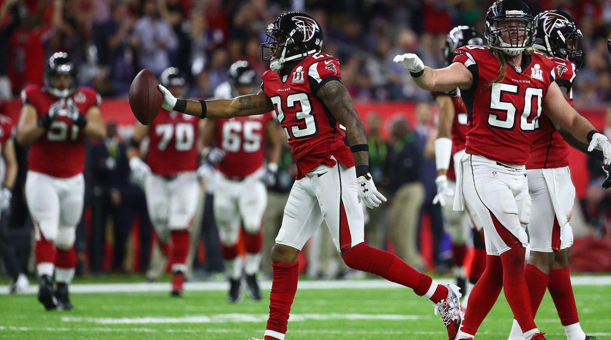 Falcons, Robert Alford intercept Tom Brady for pick six (video ...