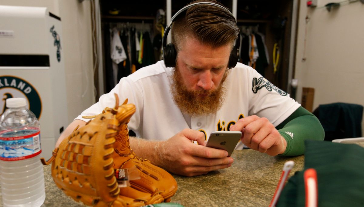 Facebook plans to live stream weekly MLB game - Sports Illustrated