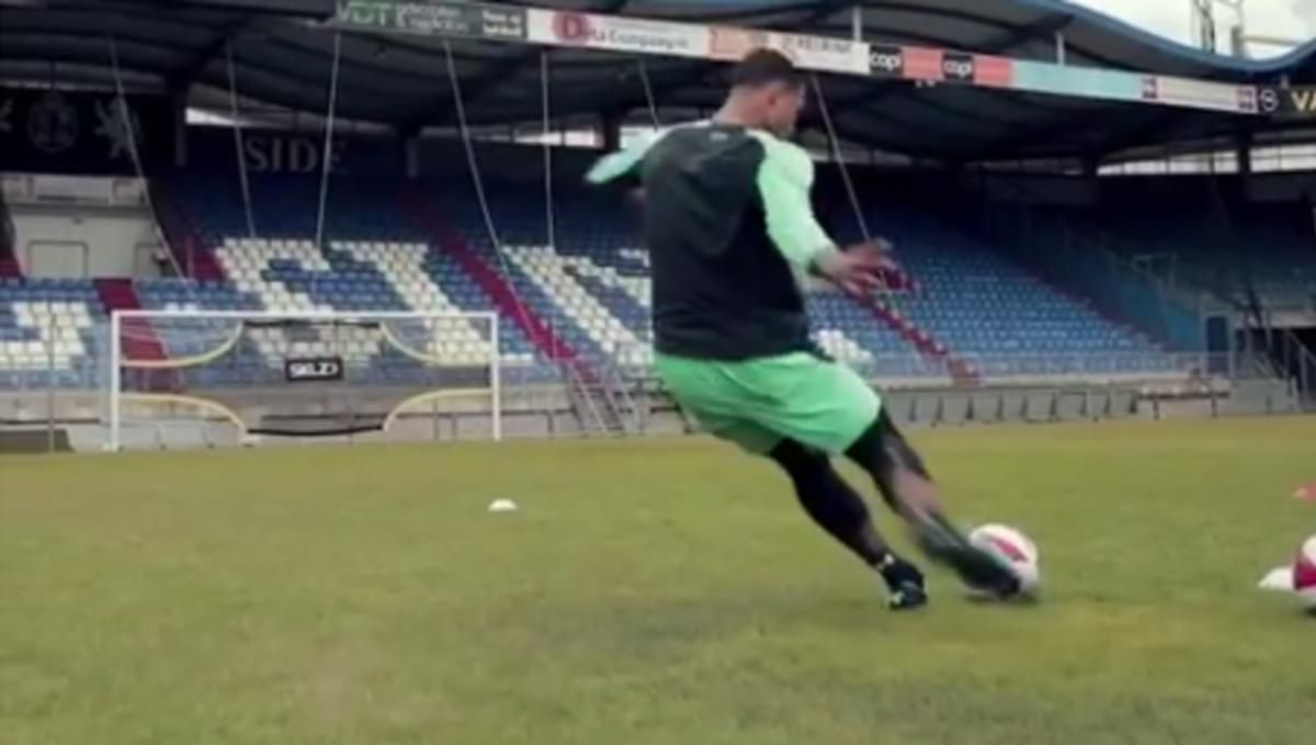 VIDEO: Deluded Man Utd Flop Challenges Neymar to Freekick Challenge on ...