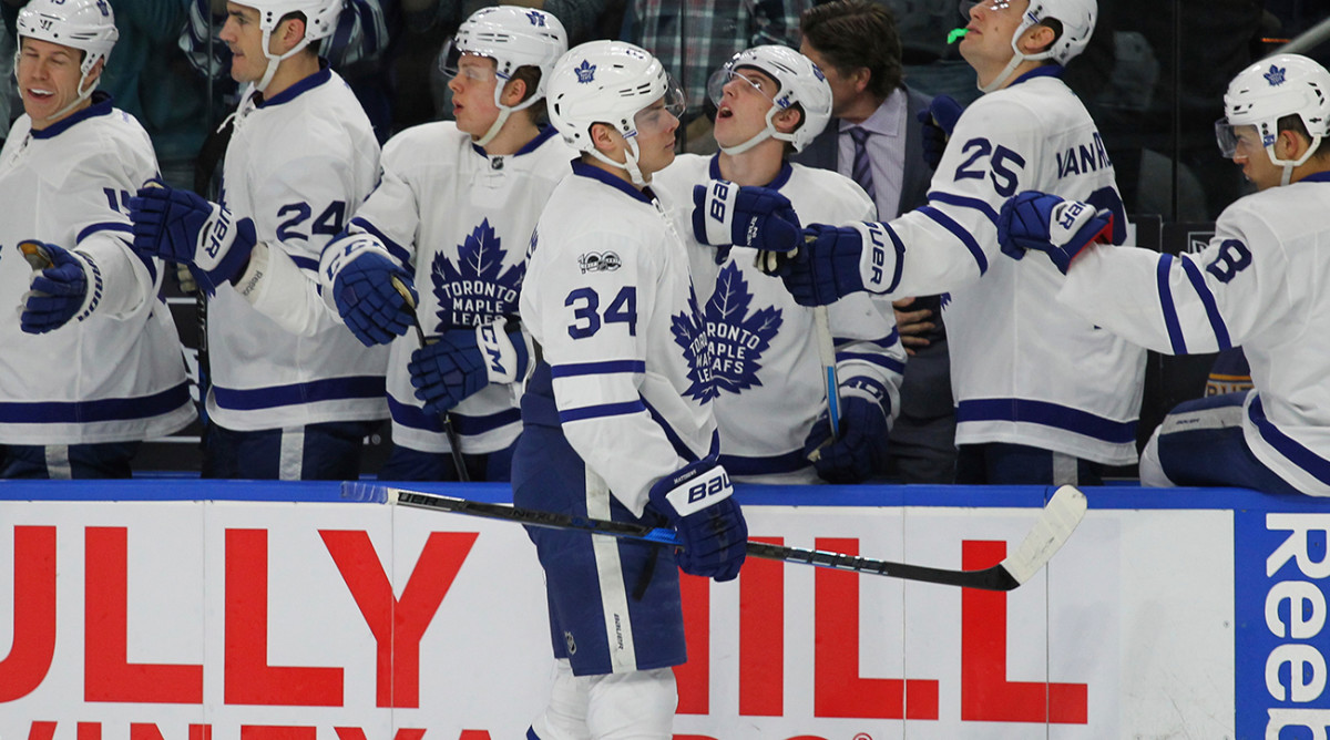 Auston Matthews: Maple Leafs rookie sets goals record - Sports Illustrated