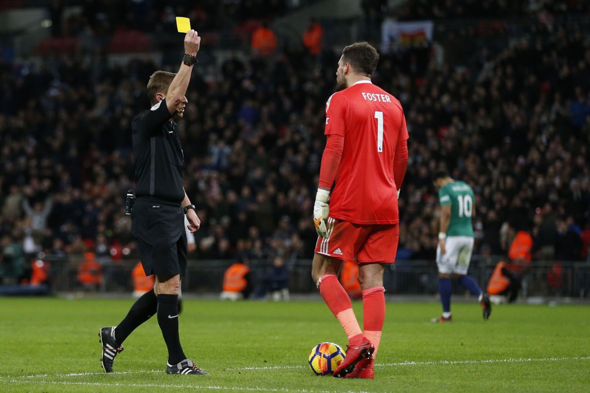 Tottenham's Eric Dier Criticises Referee for Being Too Lenient on Ben ...