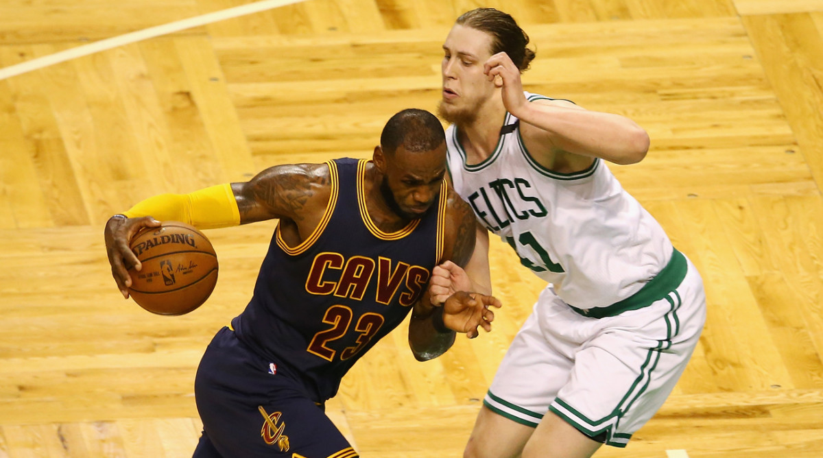 LeBron James turns back on Kelly Olynyk (video) - Sports Illustrated