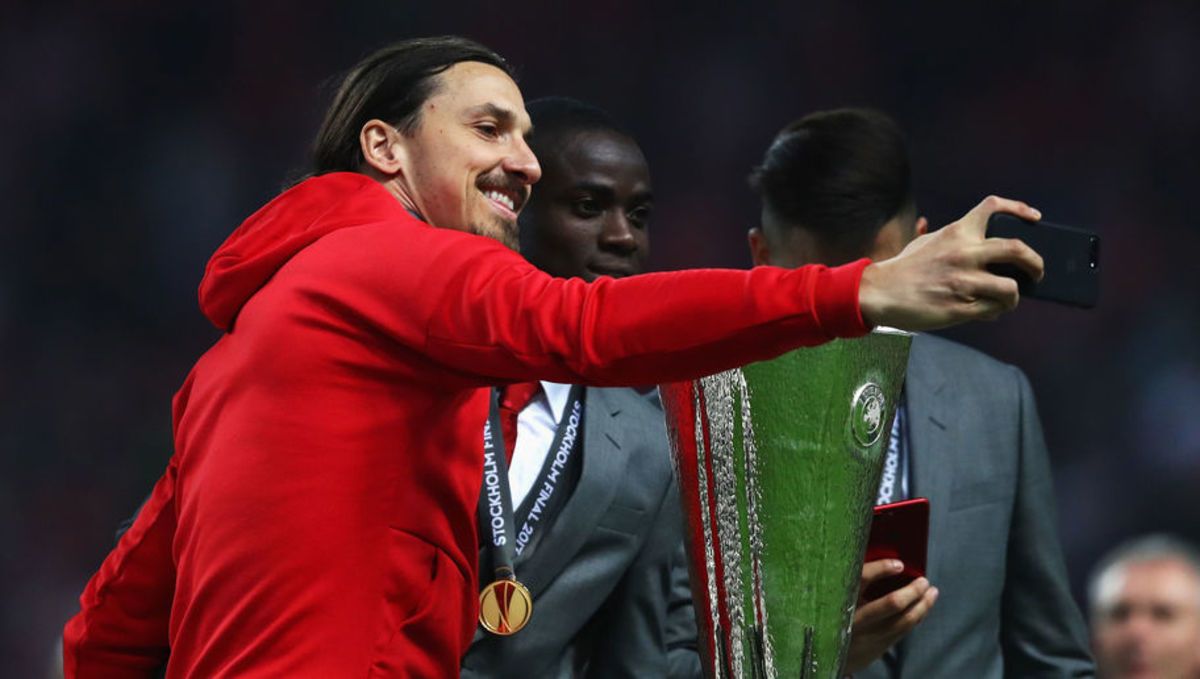 Zlatan Ibrahimovic takes 50% pay cut to rejoin Man United (REPORT ...