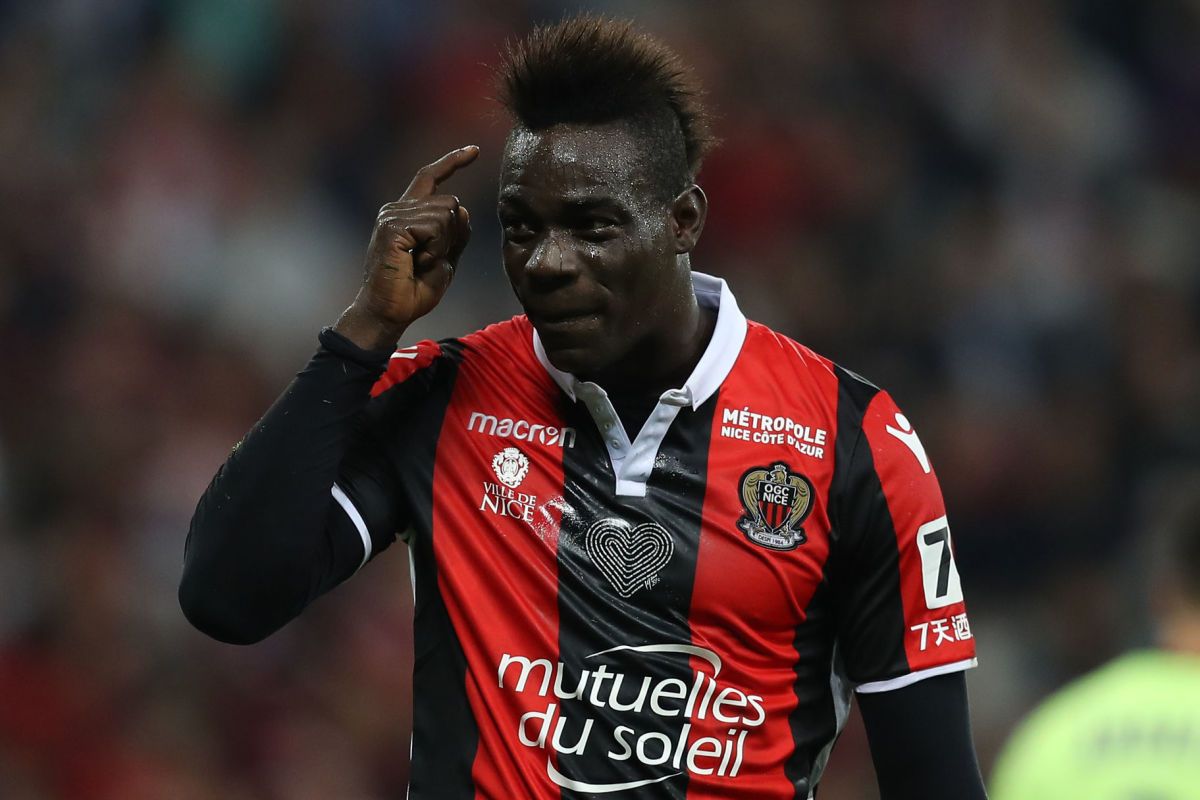 Troubled Italian Striker Mario Balotelli Produces Outrageous Dive in 2 ...