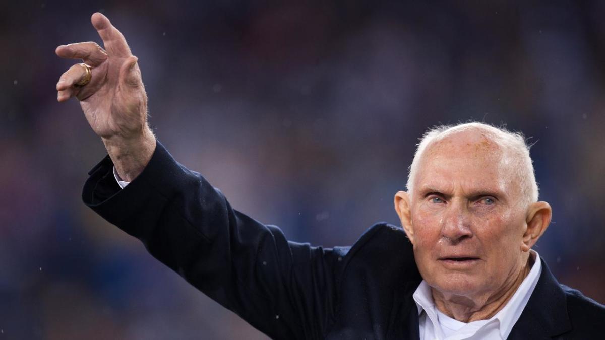 YA Tittle: NFL legend, Hall of Famer dies at age 90 - Sports Illustrated