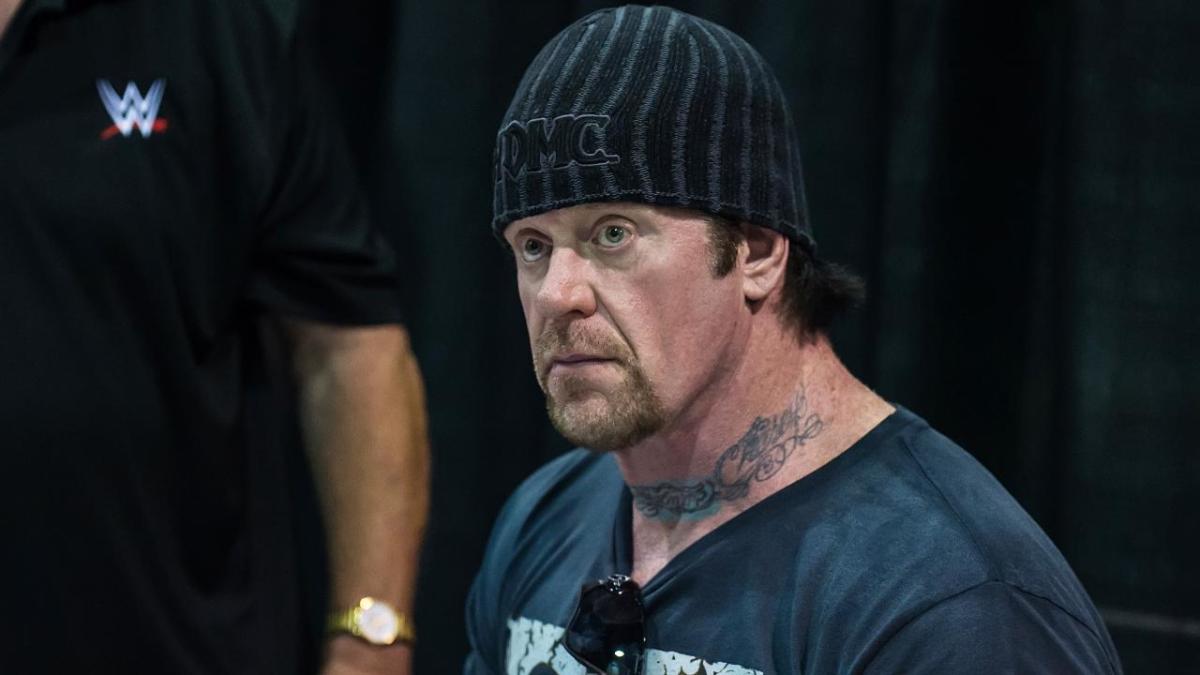 Texas has The Undertaker speak to football team - Sports Illustrated