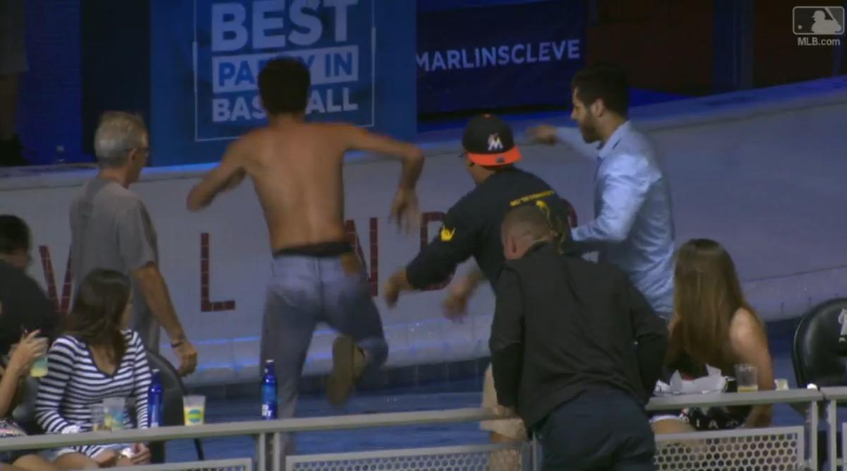 Marlins fan dives in pool for Marcel Ozuna homer (video) - Sports ...