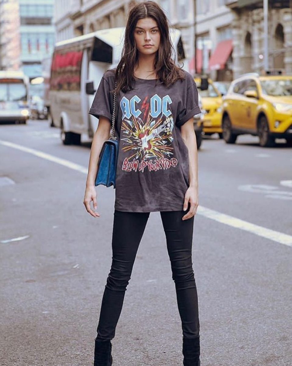 Friday Hot Clicks: Lauren Layne, Raiders-Chiefs ending - Sports Illustrated