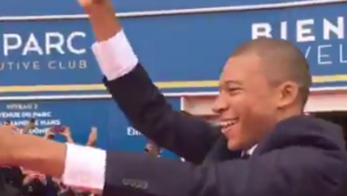VIDEO: New PSG Signing Kylian Mbappe Dances With Joy at His Unveiling ...