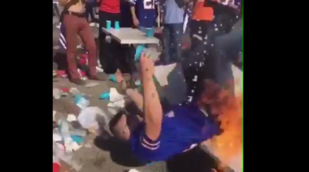 Bills fan sets himself on fire, more NFL news and notes: Hot Clicks ...