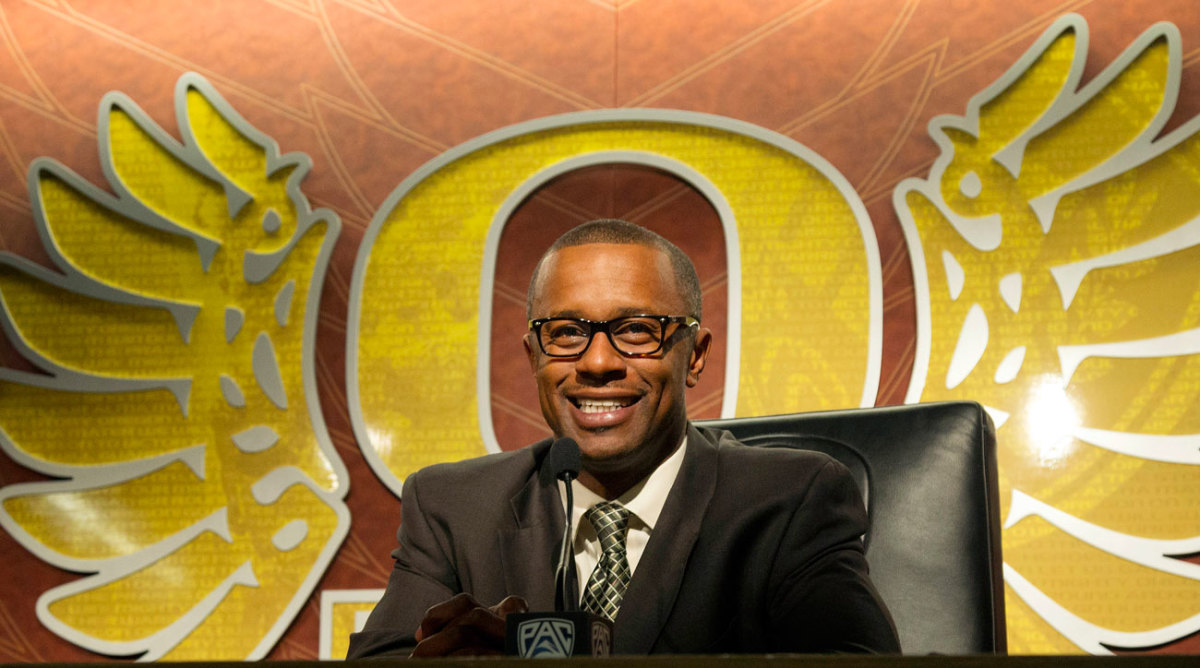 First-year coaches facing challenges: Oregon head coach Willie Taggart ...