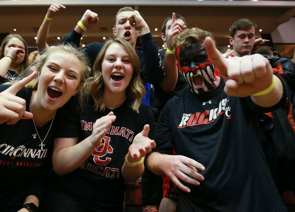 College Basketball Superfans - Sports Illustrated