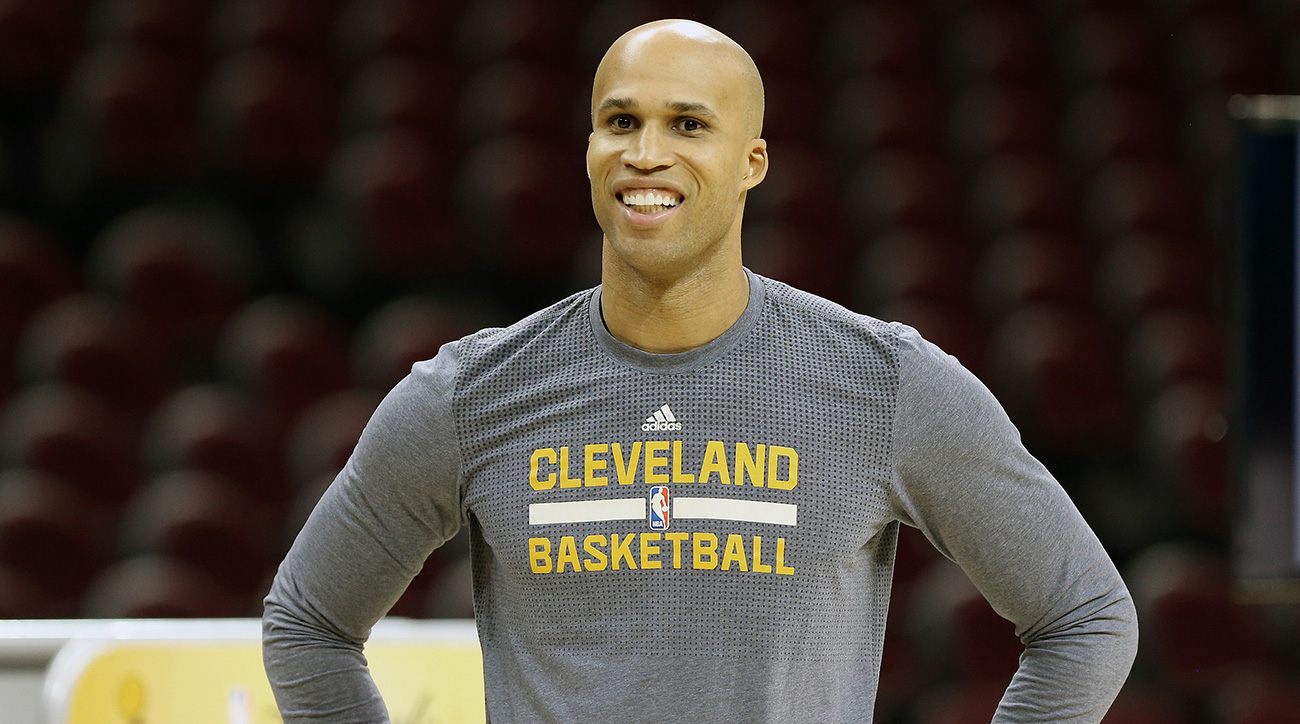 Watch: Cavs' Jefferson dunks with Snapchat Spectacles - Sports Illustrated