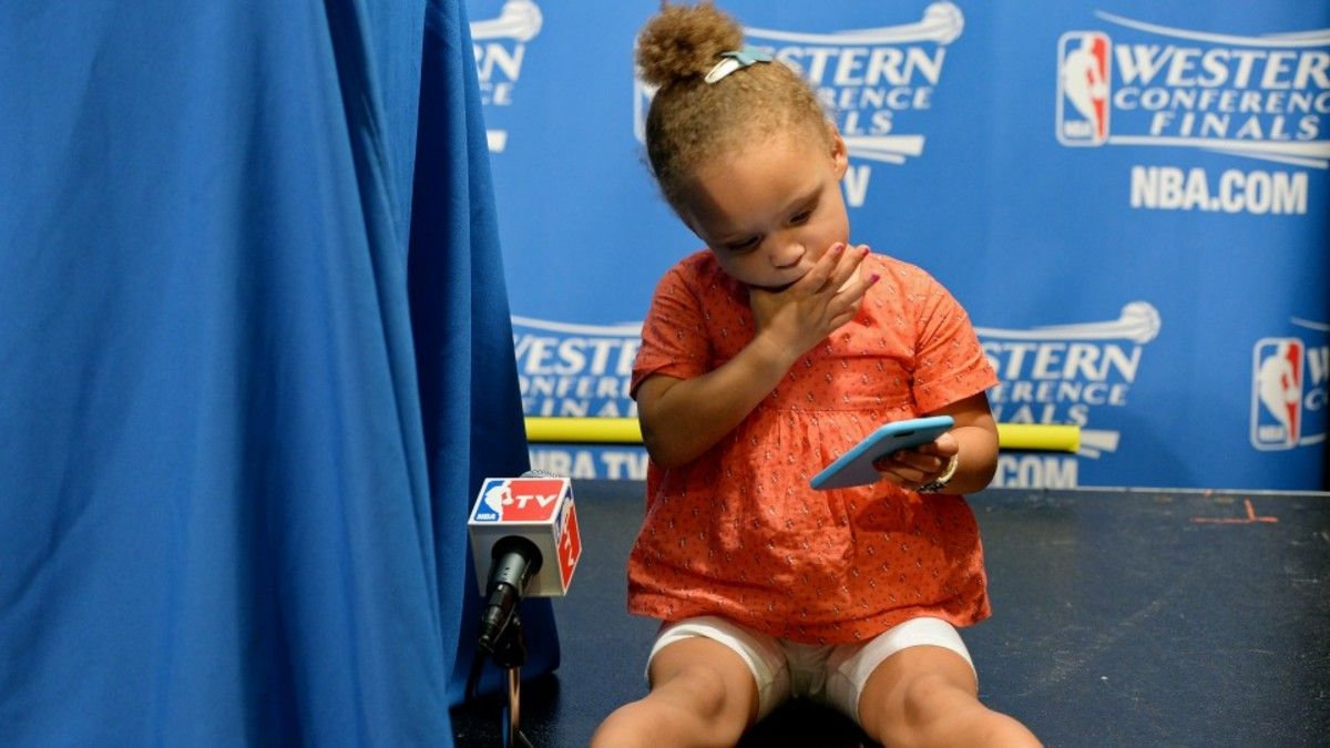 Stephen Curry’s daughter Riley Curry sings to her baby sister - Sports ...