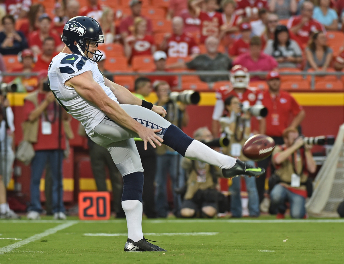 Video: Seahawks botch punt in first, trainers attend to Jon Ryan ...
