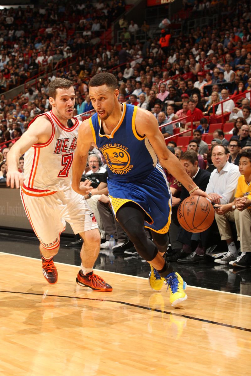 Curry ties NBA record, now has 3s in 127 consecutive games - Sports ...