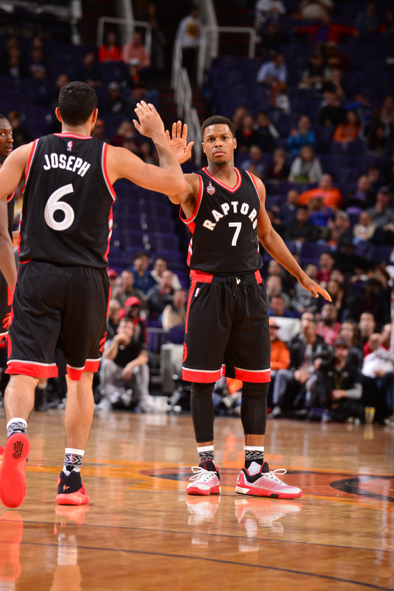 Lowry, Raptors hold off Suns, spoil Watson's coaching debut - Sports ...