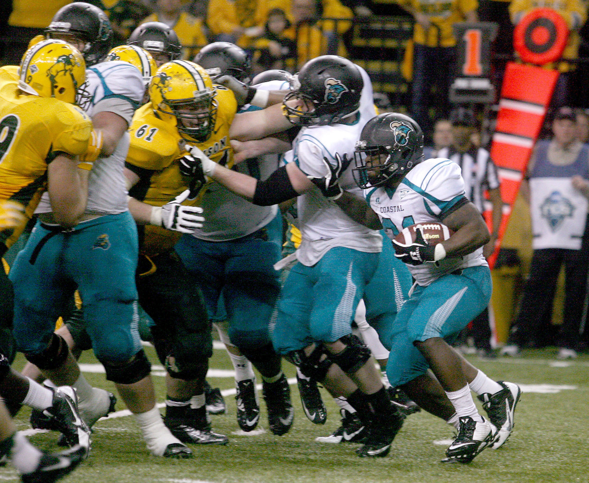 Coastal Carolina RB Henderson looks to extend NCAA TD record - Sports ...