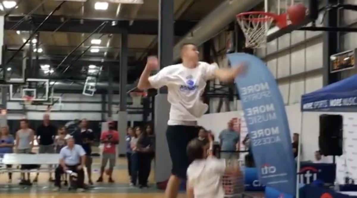 Kristaps Porzingis dunks on, blocks crying Knicks kid fan - Sports ...