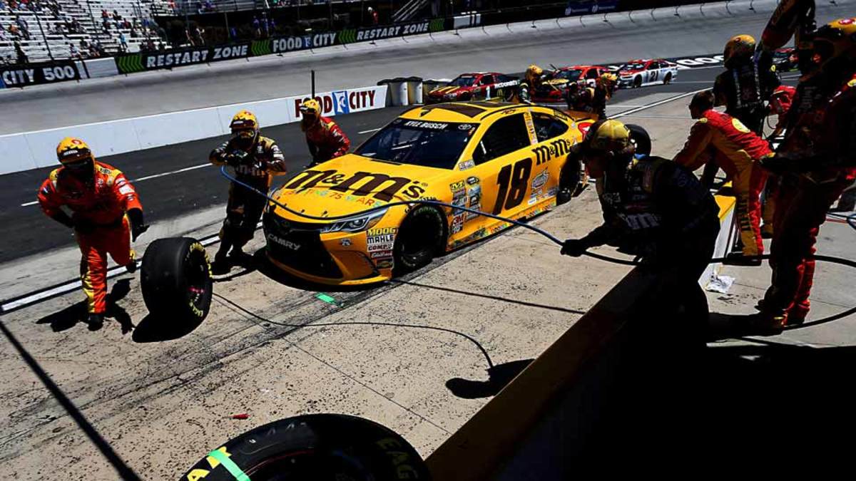 Wreck knocks Sprint Cup series champ Kyle Busch out at Bristol - Sports ...