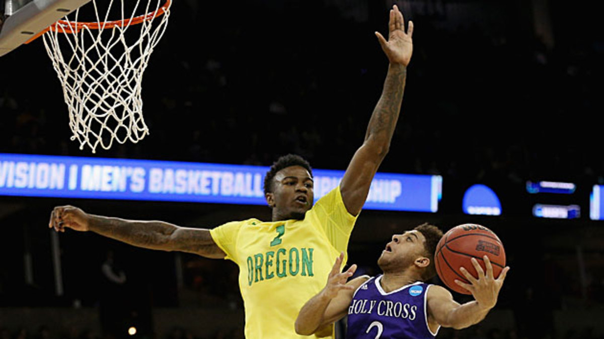 Oregon rolls past Holy Cross, keeps No. 1 seeds perfect - Sports ...