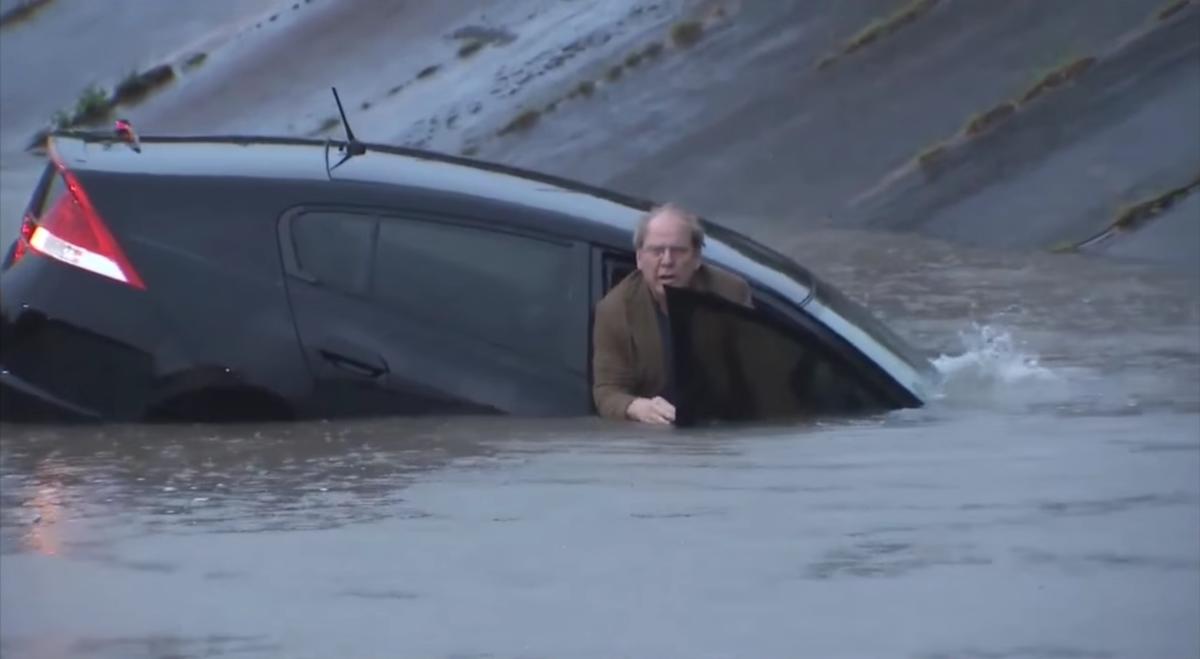 Video: Houston TV reporter rescues man in car drowning in flood ...