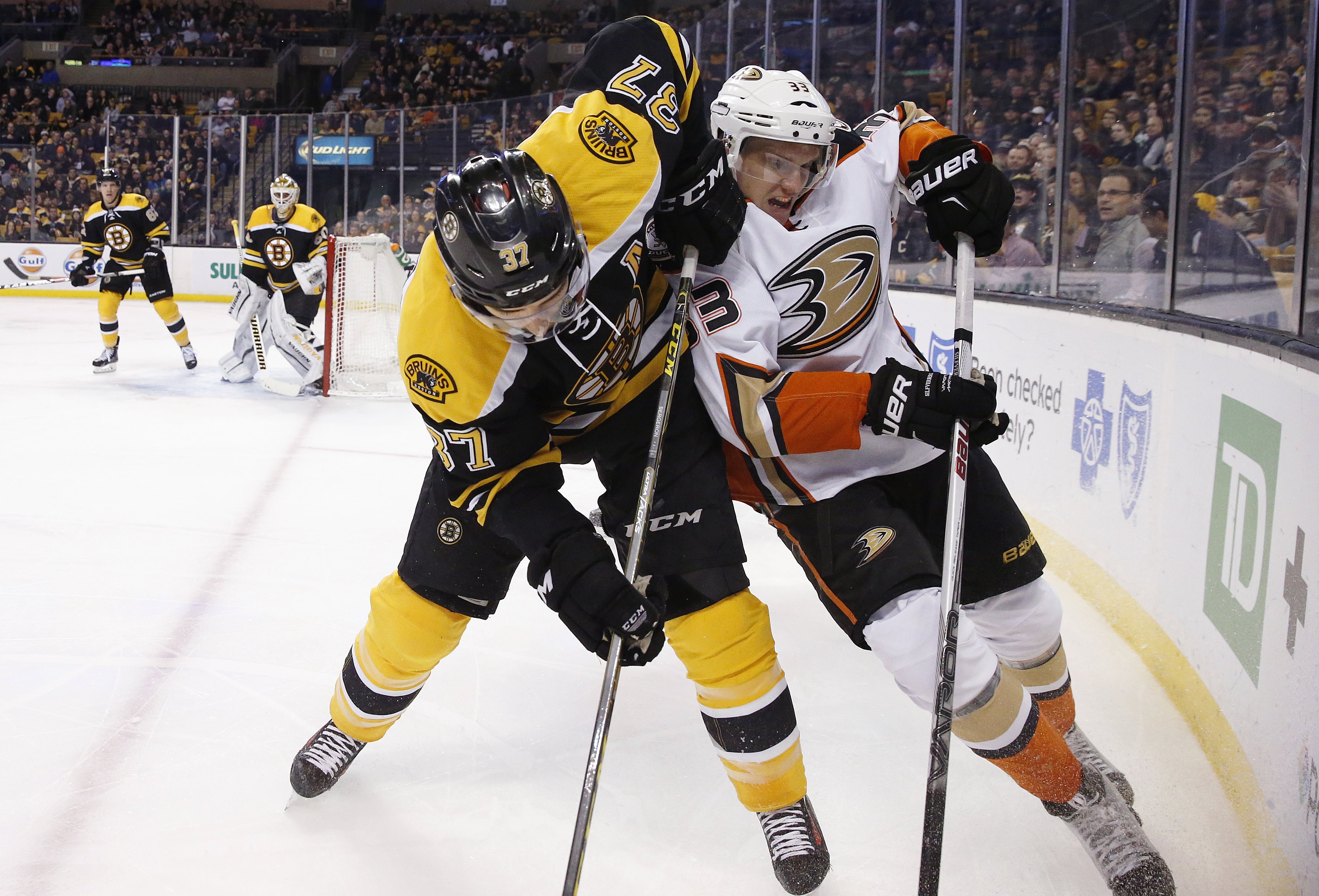Perry, Ducks pull away to beat Bruins 6-2 - Sports Illustrated